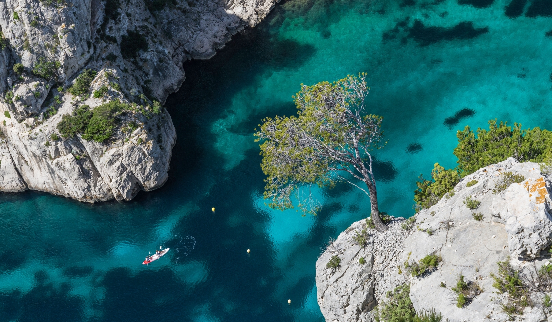 Kayaking in Cassis and Marseille Calanques - LOKAYAK